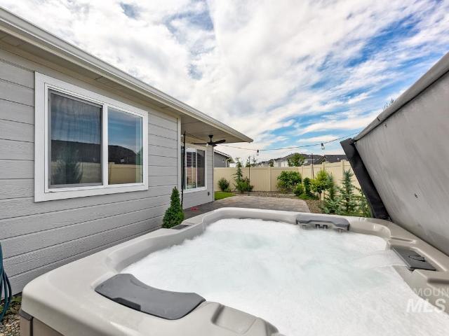 122 W Hyndman Drive