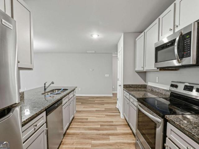 122 W Lexington Avenue
