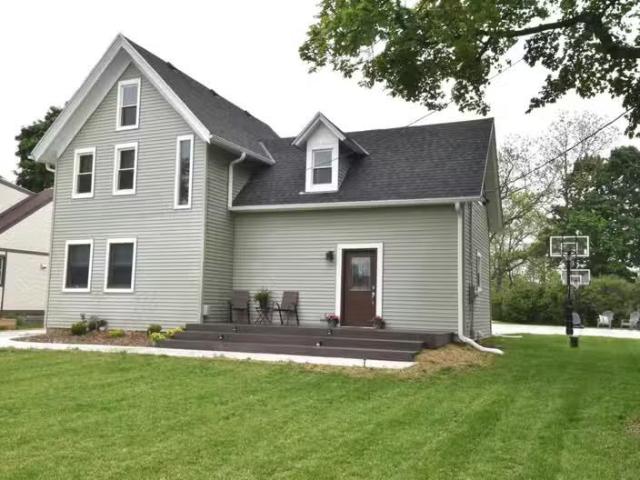 122 W MAIN ST, WALES, WI 53183 Single Family Residence For Sal.