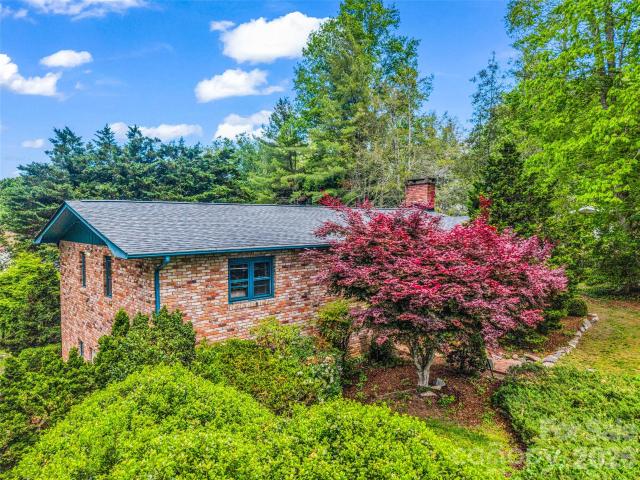 122 W Sweetbriar Lane