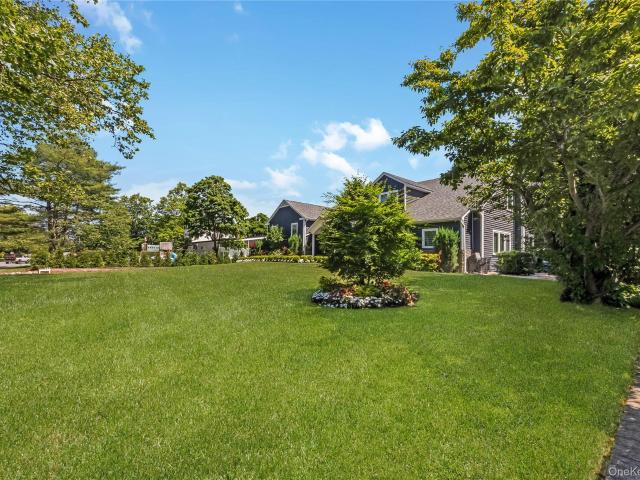 122 Woodmere Boulevard S