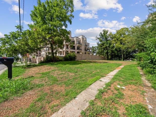 122 Woodmont Blvd
