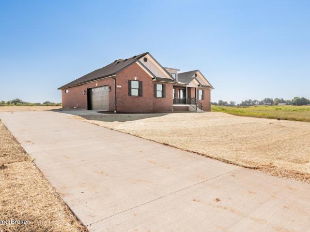 122 Woodford Dr
