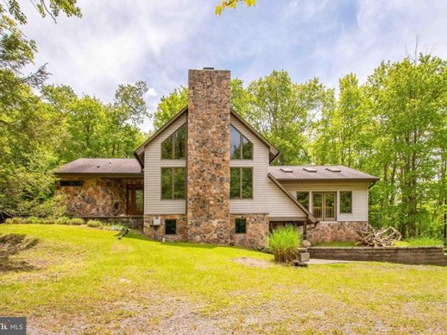 122 Woodlands Hill Ln, Oakland, MD 21550