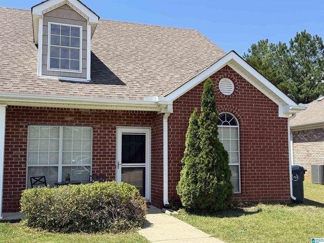 122 Waterford Lake Dr, Calera, AL 35040