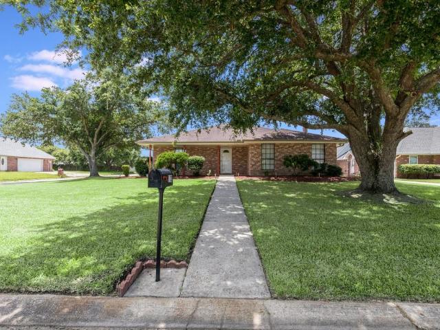 122 Warwick St, Laplace, LA 70068 | MLS #2507 | Compass