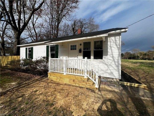 122 Turlington Rd, Newport News, VA 23606