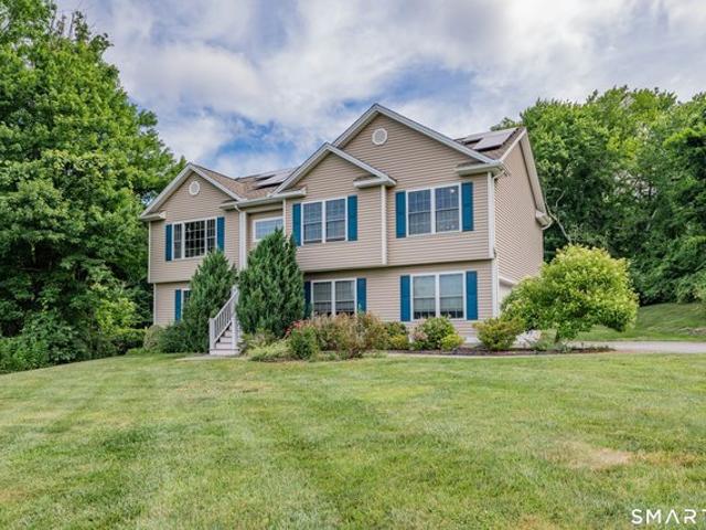 122 Uconn Dr, Burlington, CT 06013