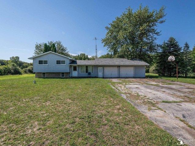 12347 S Custer Rd, Dundee, MI 48131