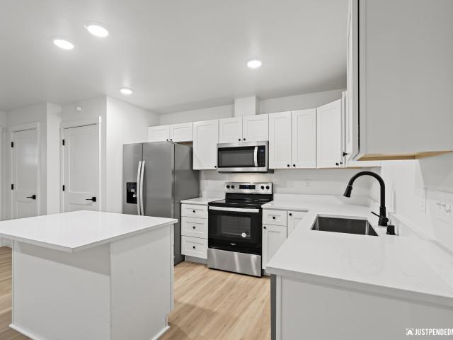 12346 Lake St, 2 beds, 2 full baths