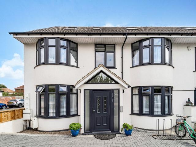 1234, Greenford Road, Greenford UB6, 3 bed flat to rent, £2,100 pcm | PrimeLocation