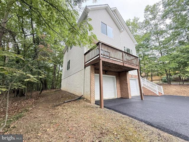 1234 Lakeview Drive