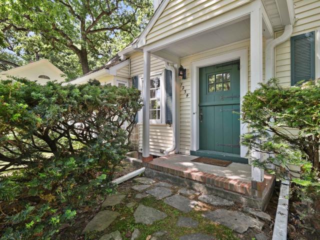 1234 Sweetbriar Road