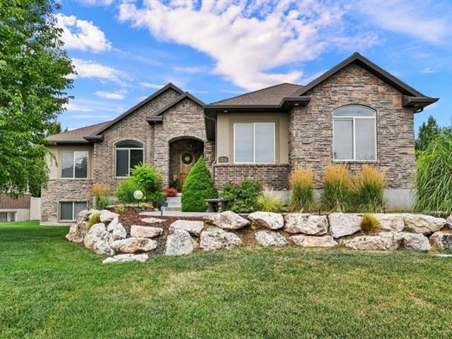 1234 S Shotley Bridge Dr W, Syracuse, UT 84075