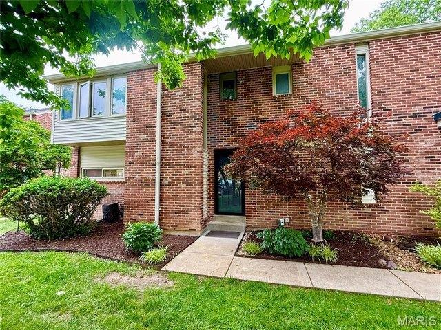 12353 Rossridge Ct, Saint Louis, MO 63146