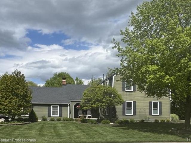12350 Glenview Dr, Plymouth, MI 48170