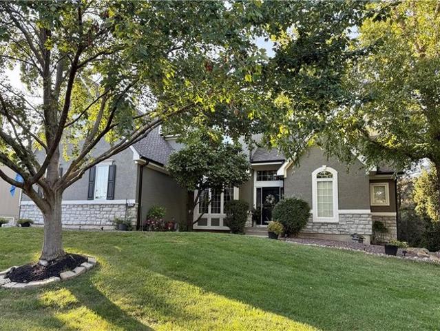 12352 Westgate St, Overland Park, KS 66213
