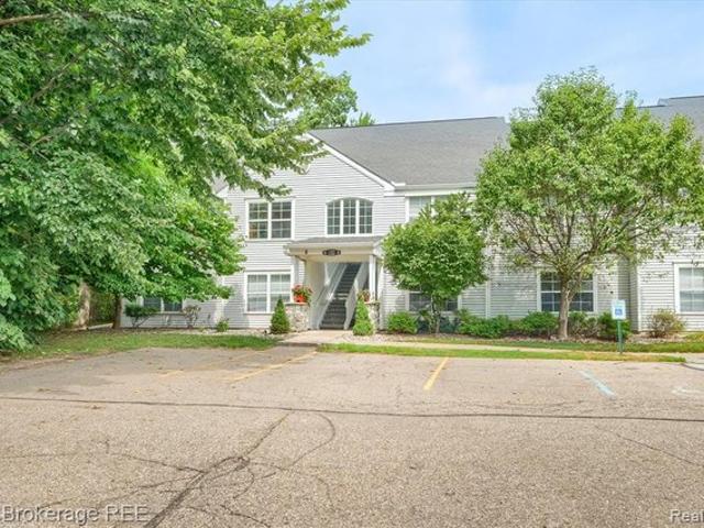 12354 Saint Andrews Way, Fenton, MI 48430