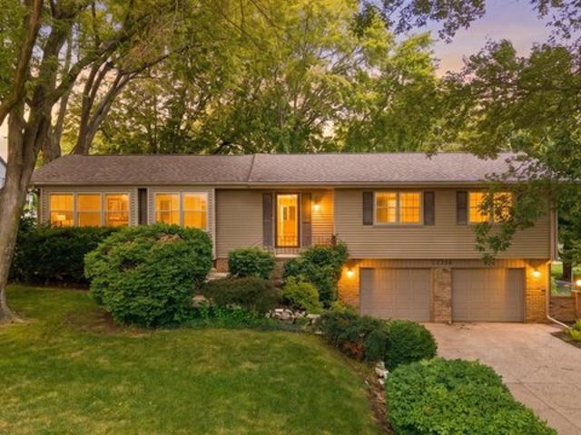 12356 Westover Rd, Omaha, NE 68154