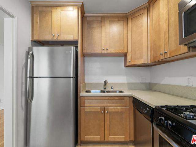 1235 N Harper Avenue 25