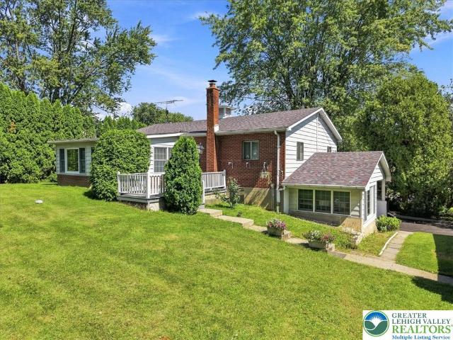 1235 Oakwood Drive
