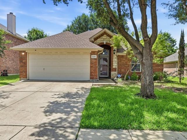 1235 Clearwater Dr, Grand Prairie, TX 75052