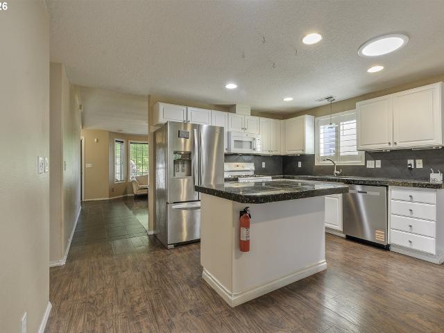1235 crystal ln