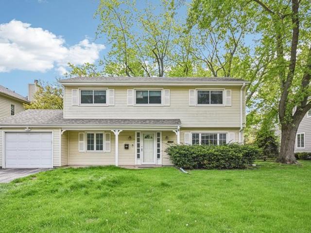 1235 Dartmouth Ln, Deerfield, IL 60015