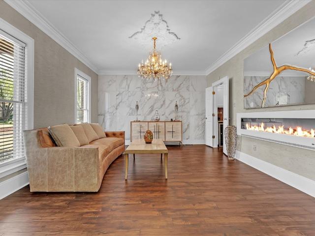 1235 dexter ln
