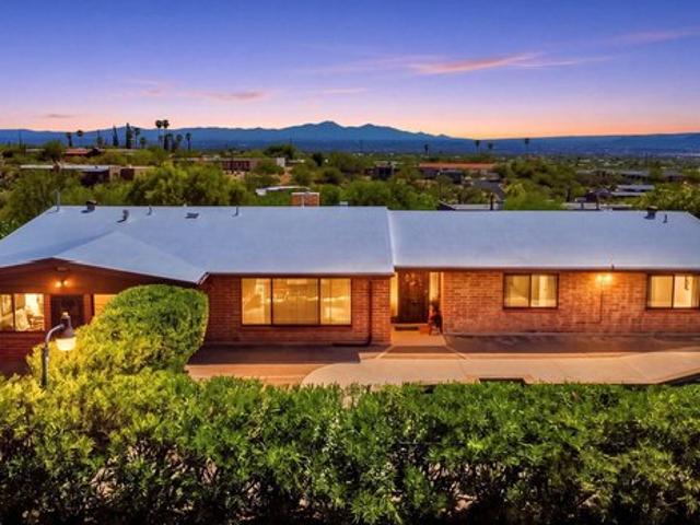 1235 E Moonridge Rd, Tucson, AZ 85718