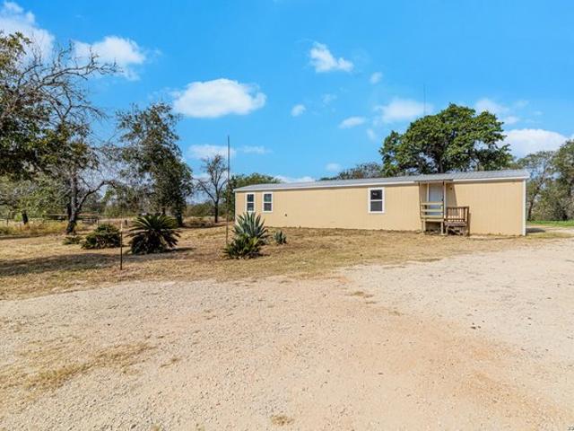 1235 Gayle Ln, Poteet, TX 78065
