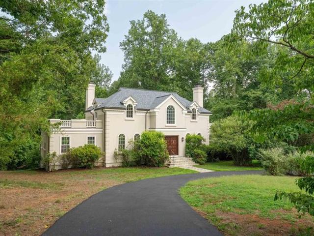 1235 Inglecress Dr, Charlottesville, VA 22901