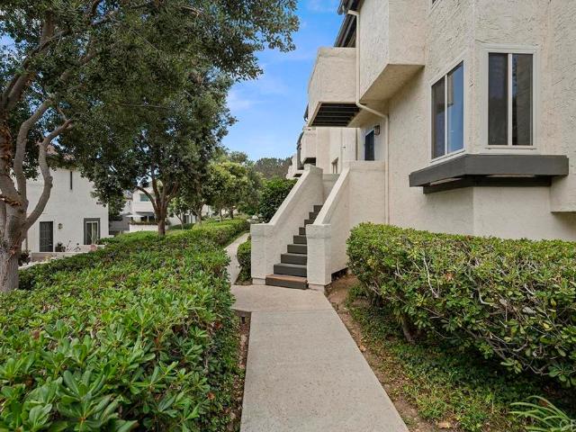 1235 River Glen Row 79