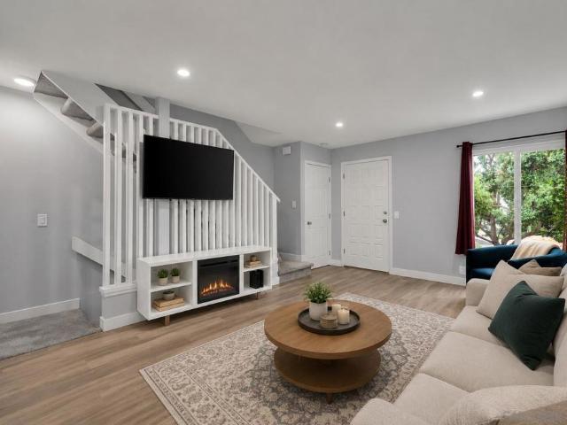 1235 River Glen Row 83