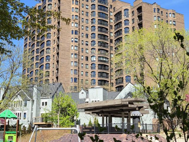 1235 Yale Place # 1701