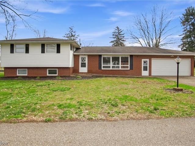 12360 2nd Ave, Trinway, OH 43842