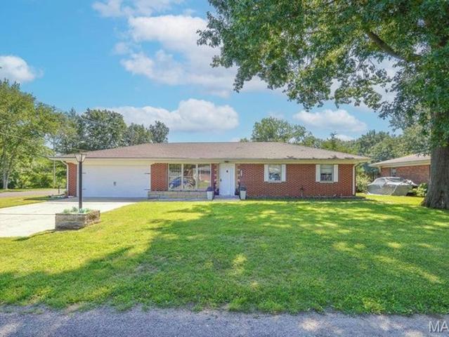 1236 Cynthia Dr, Belleville, IL 62220