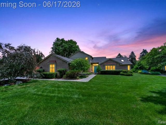 1236 Chaffer Dr, Rochester Hills, MI 48306