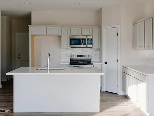 1236 E 28th St Unit 1230, Norwalk, IA 50211