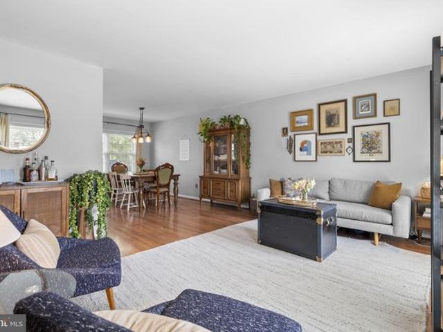 1236 Summerfield Dr, Herndon, VA 20170