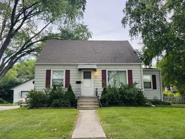 1236 S 104th St, West Allis, WI 53214