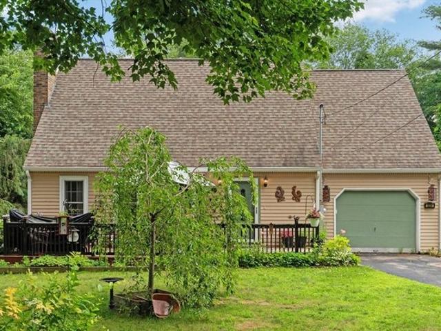 1236 Woonsocket Hill Rd, North Smithfield, RI 02896
