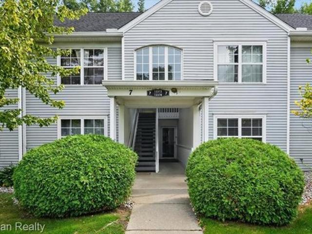 12372 Saint Andrews Way, Fenton, MI 48430