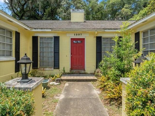 1237 Cardinal Ln, Deland, FL 32720