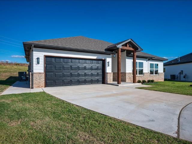1237 E Stetson Lane