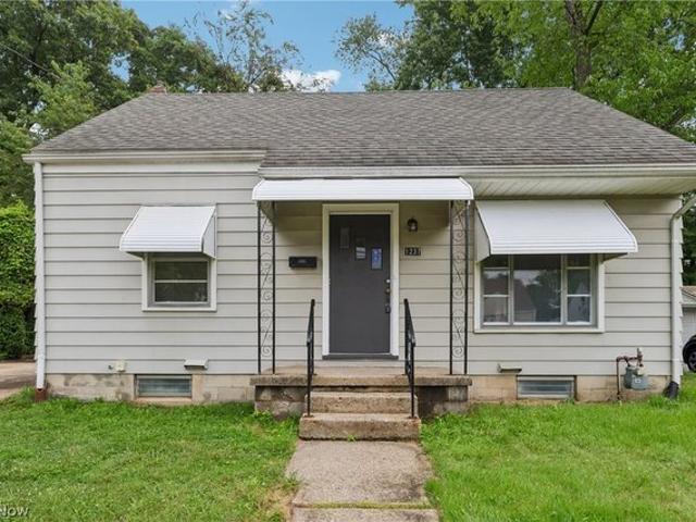1237 Easton Dr, Akron, OH 44310