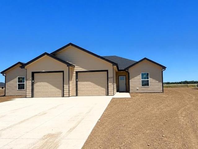 1237 Fountain Dr, Salina, KS 67401