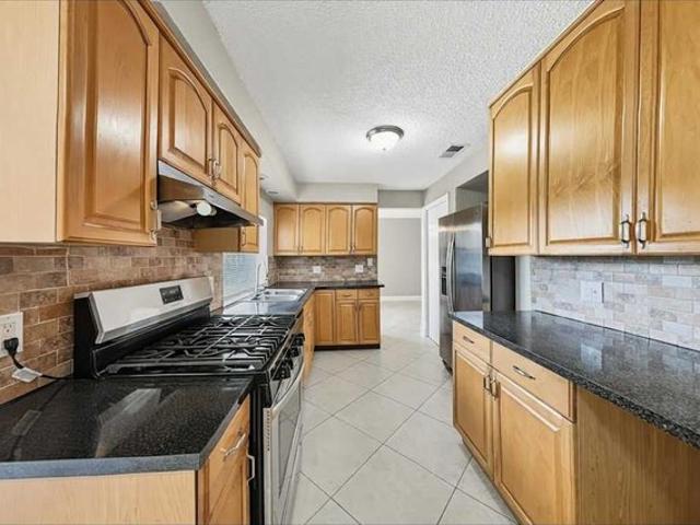 1237 Sebring Cir, Elgin, IL 60120