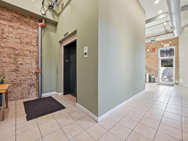 1237 Vine