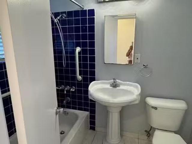 1237 W Ofarrell St Houses in San Pedro, CA